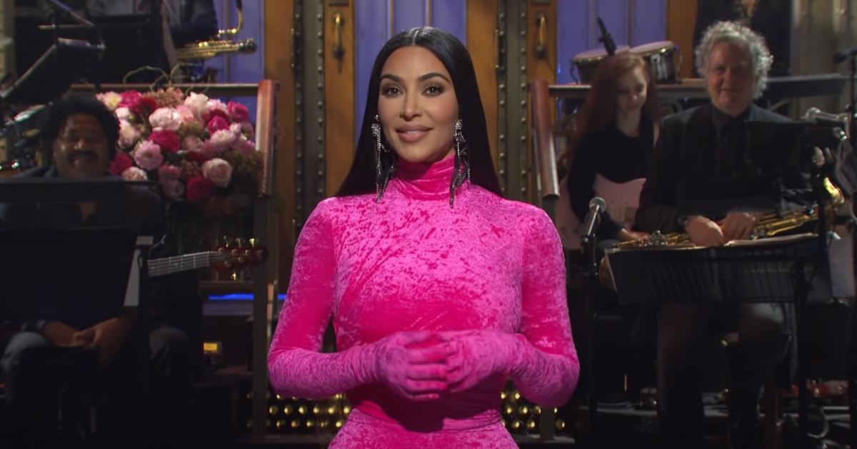 Kim Kardashian verrast met scherpe tong in SNL | Veronica Superguide