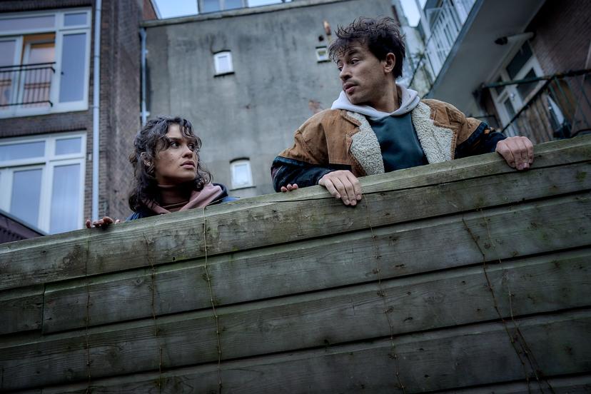 Review The Takeover – Tenenkrommende thriller vol lachwekkende actie ...