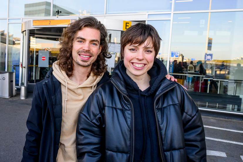 Mia En Dion Vol Goede Moed Naar Liverpool Veronica Superguide