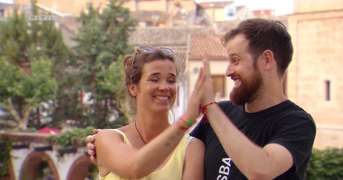 Het Spaanse Dorp: Zarra-Melissa boos: ‘Haal het zand uit je vajayjay ...