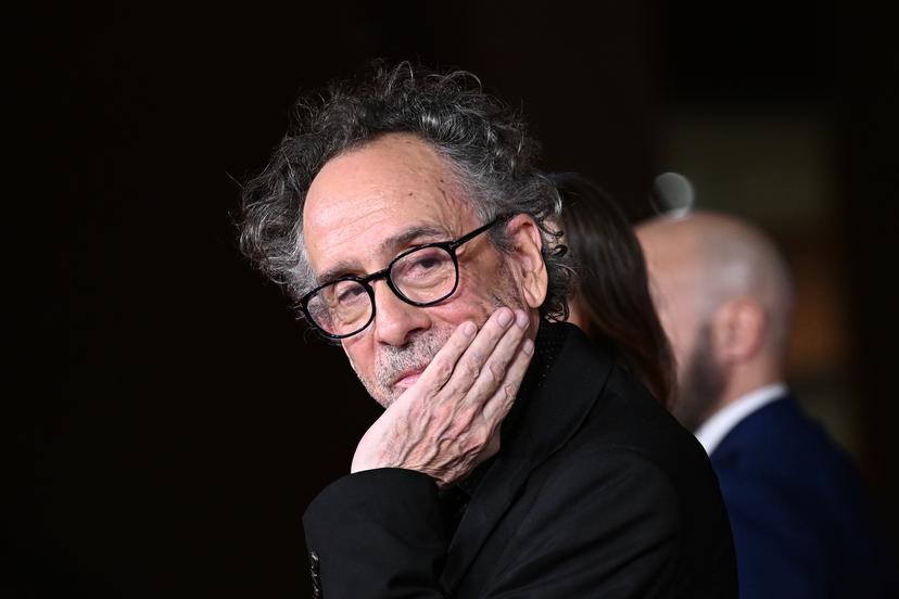 Regisseur Tim Burton deelt iconische foto op set Beetlejuice 2 ...