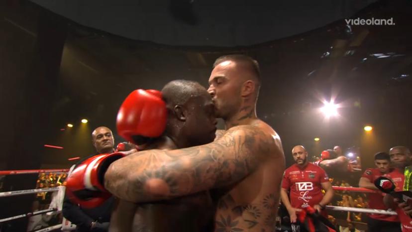 Boxing Influencers-Dave Roelvink ‘een illusie armer’ na nederlaag tegen Melvin Manhoef ...