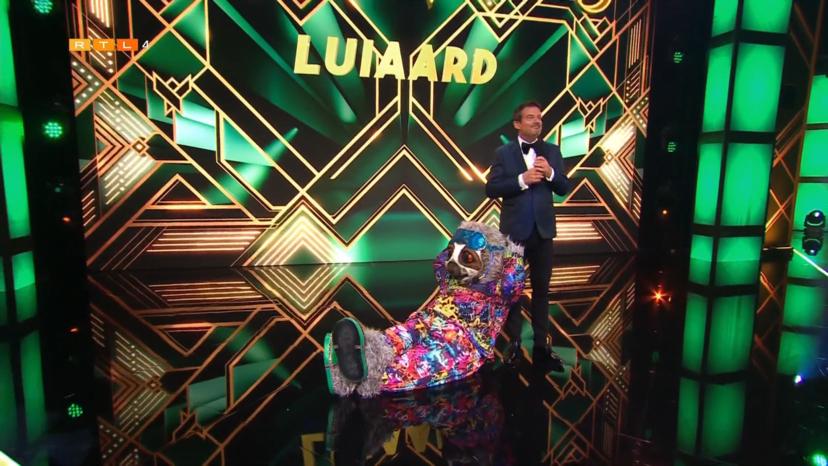 The Masked Singer-jury denkt aan Loretta Schrijver: ‘Daar was ze zo gek ...